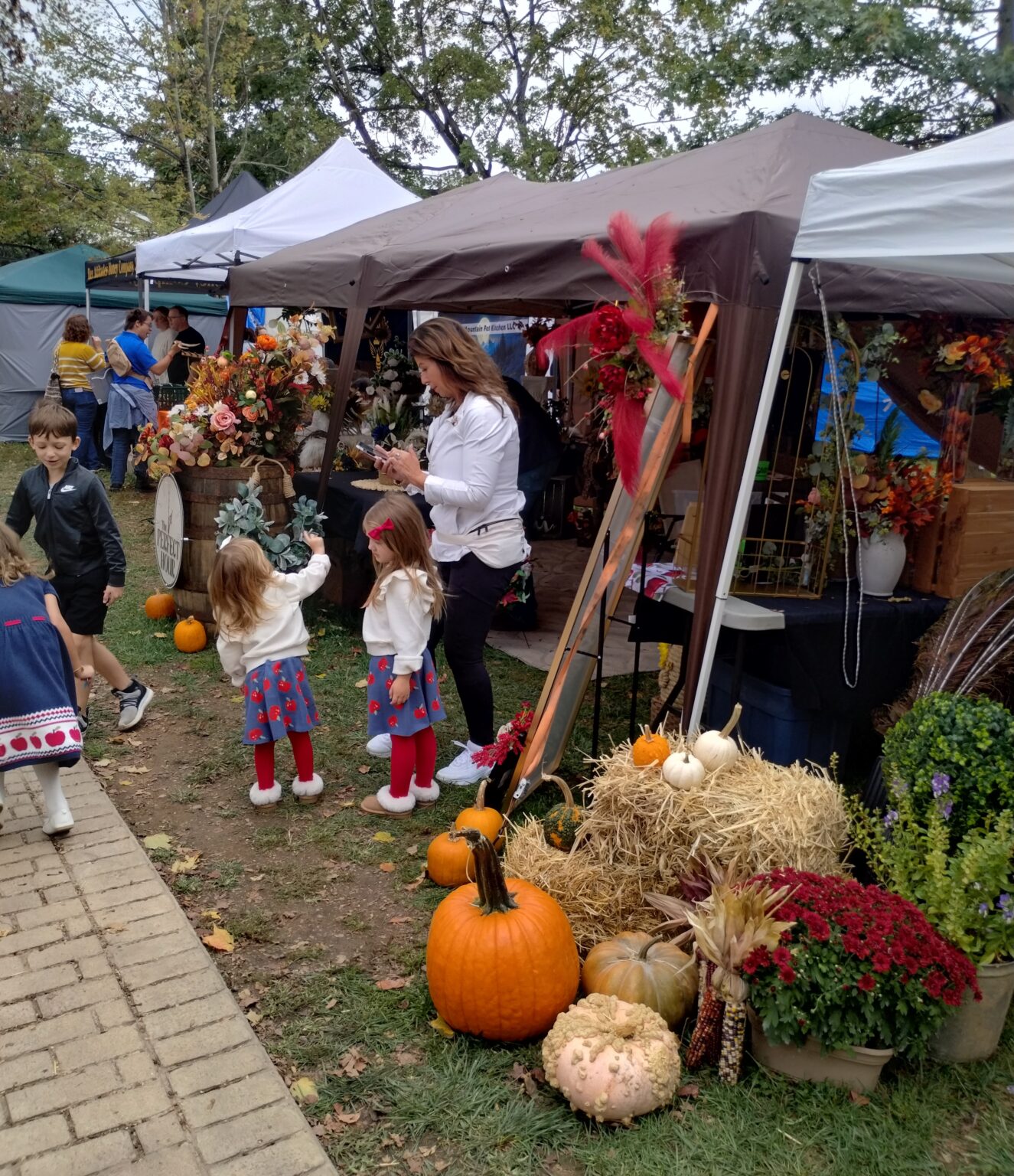 Weather favors 50th Apple Butter Festival and crowds look for treats ...