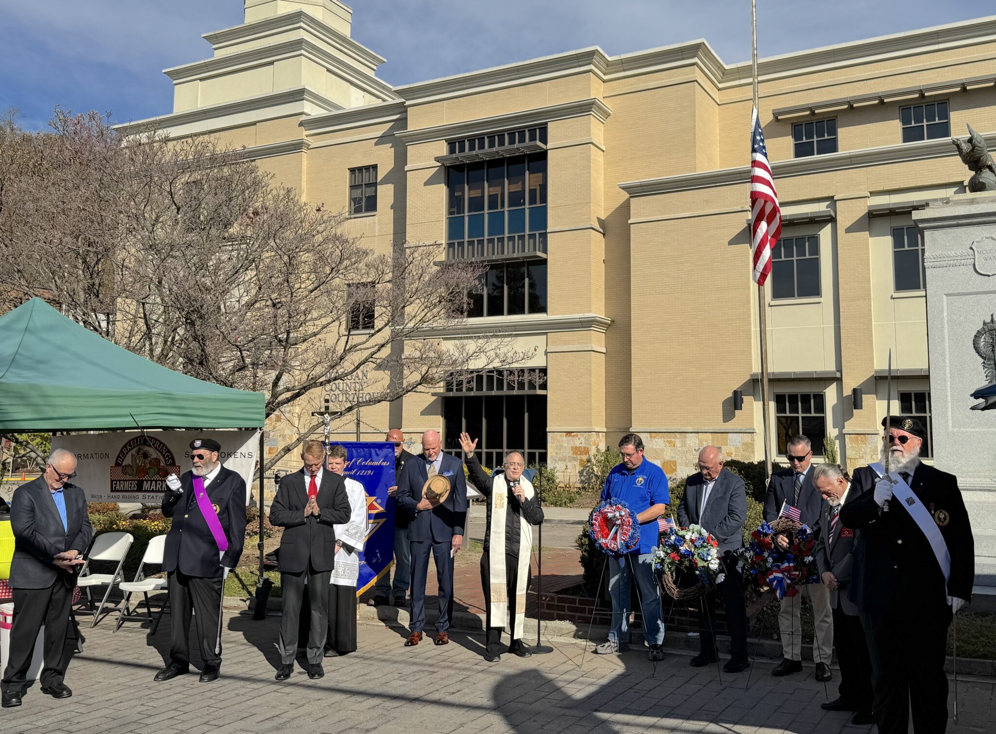 Knights honor veterans in wreath ceremony - Morgan Messenger