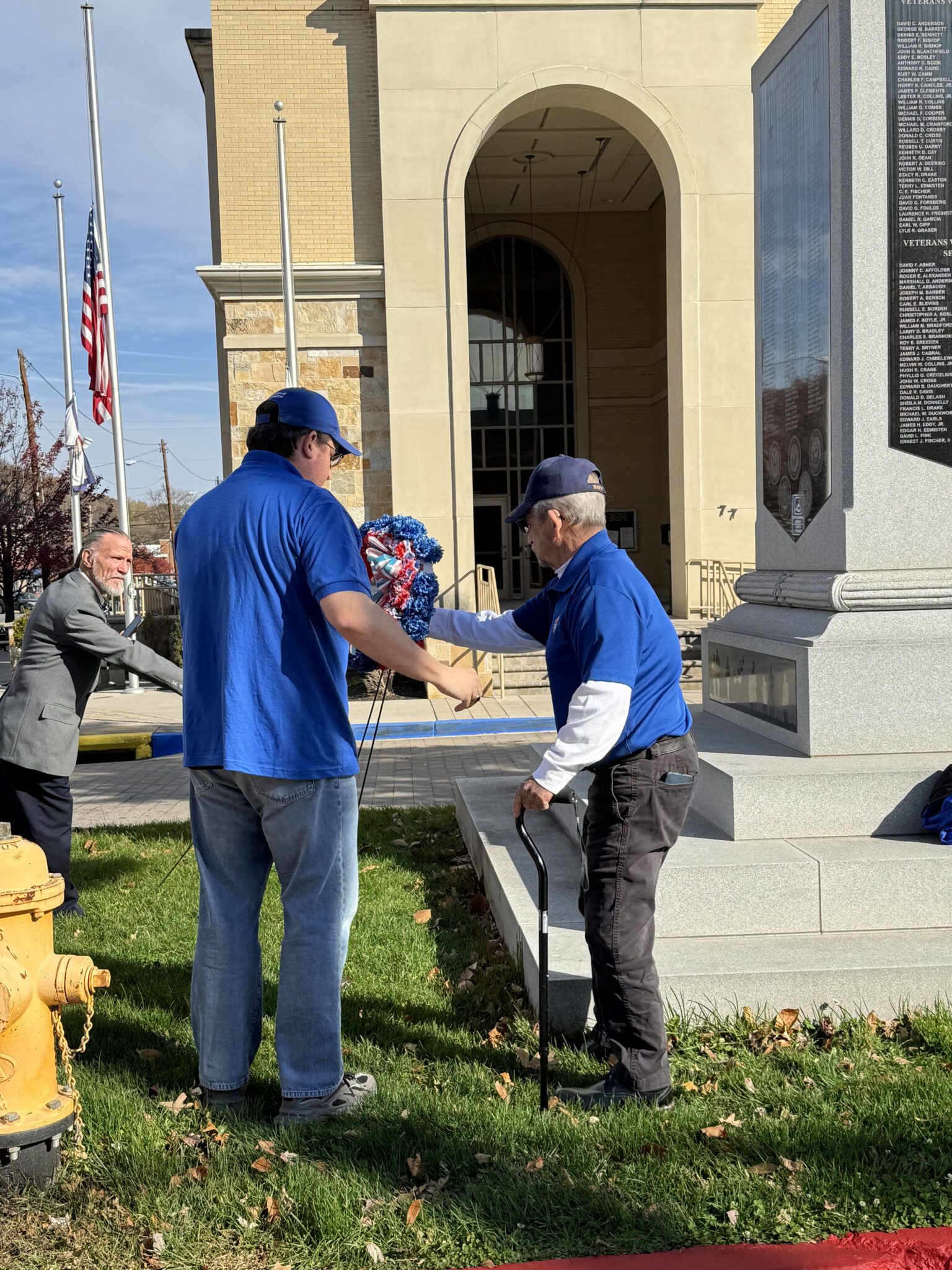 Knights honor veterans in wreath ceremony - Morgan Messenger