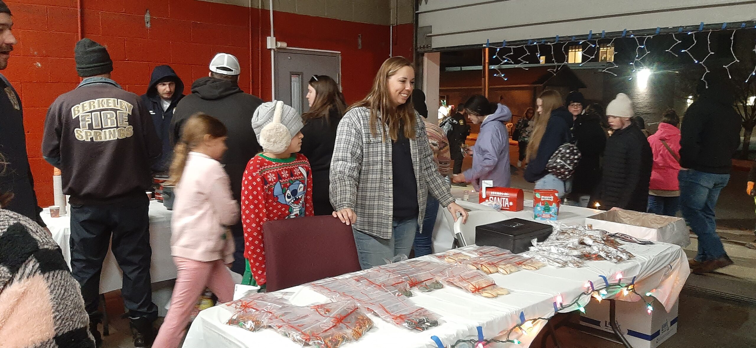 Berkeley Springs Cocoa Crawl warms holiday spirits, brightens downtown ...