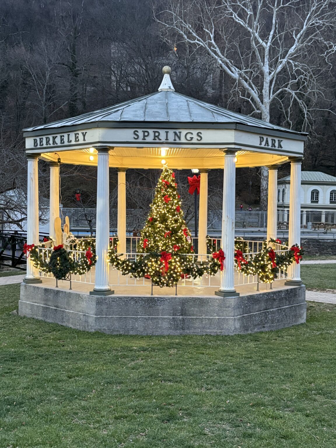 Winterfest parade carries on hometown holiday tradition - Morgan Messenger
